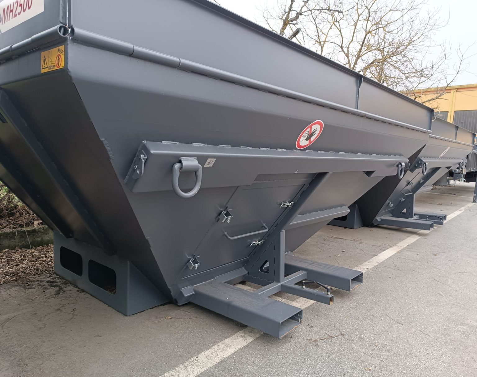 MATERIAL HOPPERS DYNAPAC MH2500 – ENGULF MECH FZC LLC